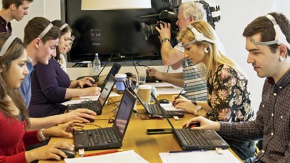 Un badge de surveillance du comportement chez Humanyze